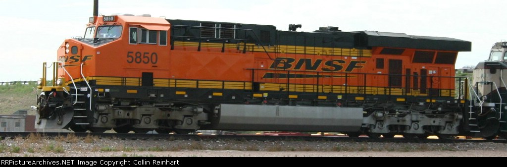 BNSF 5850